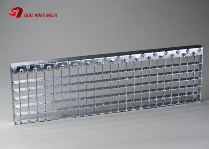 Galvanized Welded Steel Bar Grating Stair Steps Meet DIN 24531 Standard