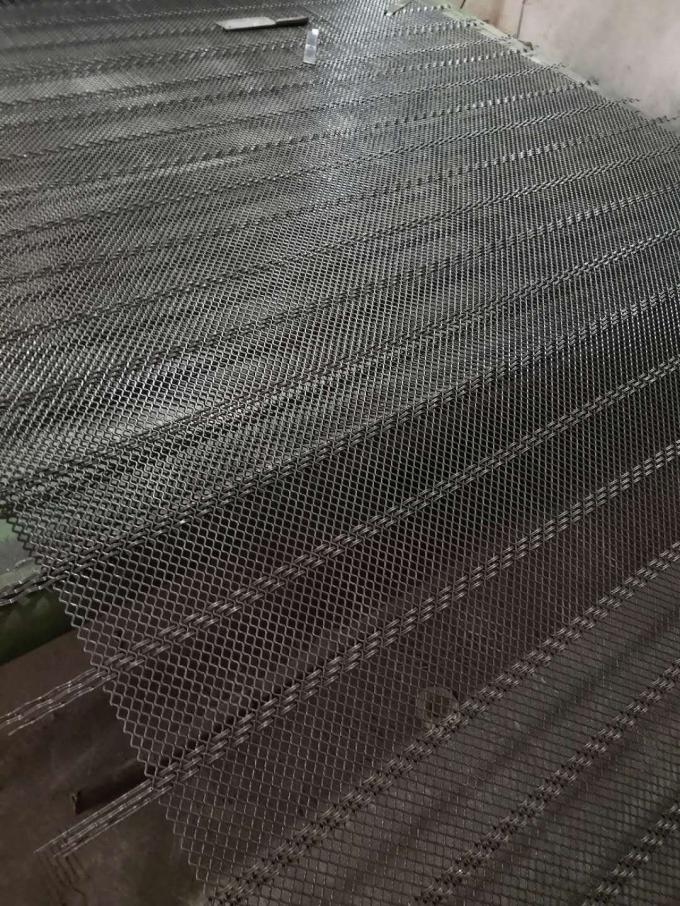 Self - Cleaning Screen Mesh For Wet And Moist Materials