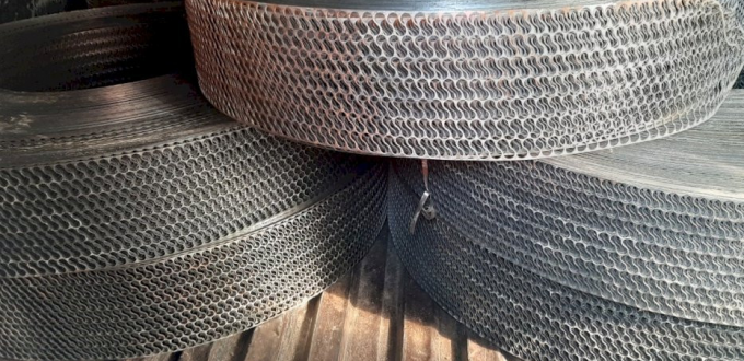 1.2mm Thickness Perforated Metal Mesh Punched Metal Strip For Making Cages