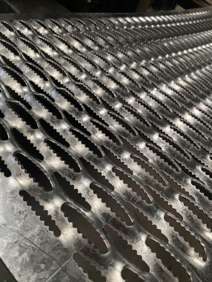Serrated S235 Heavy Duty Grip Strut Perforated Metal Plank Grating For ...