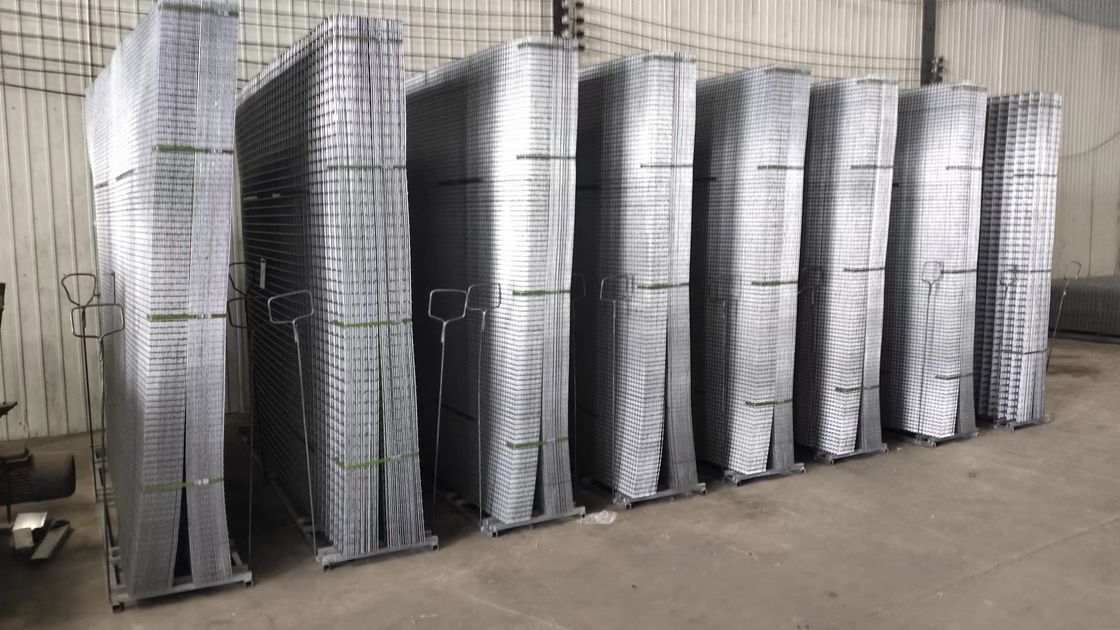 4" Openning Black Galvanized Welded Wire Mesh Panel Non Rusting