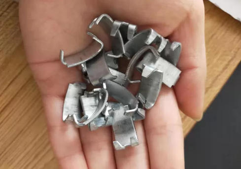Metal Barbed Wire Clips Galvanized Or Stainless Steel For Fastening ...