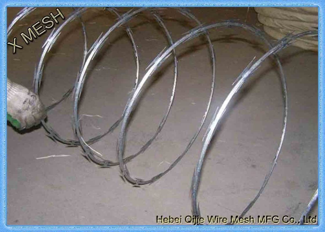 450mm Coil Diameter Bto-22 Galvanized Concertina Razor Barbed Wire for ...