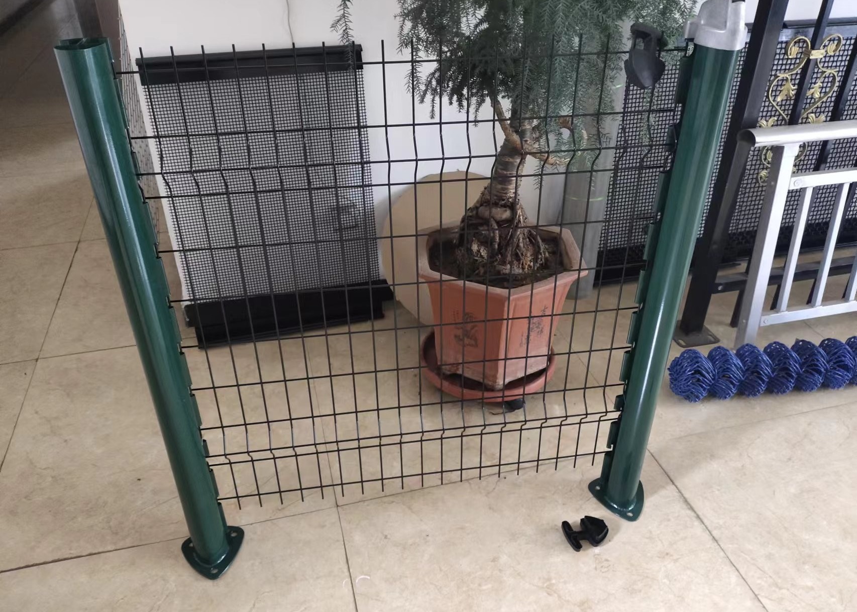 Pvc Coated Panel Curved Steel Fence Peach Post For Garden