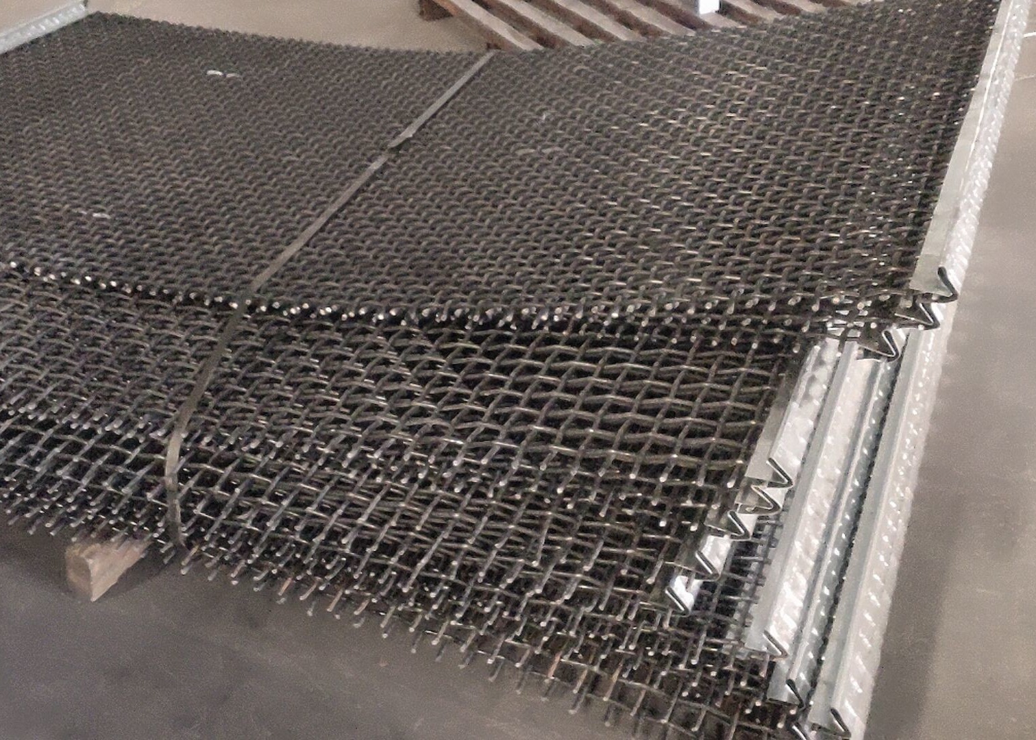 6m long Color Painted 16mm Woven Wire Screen For Crusher