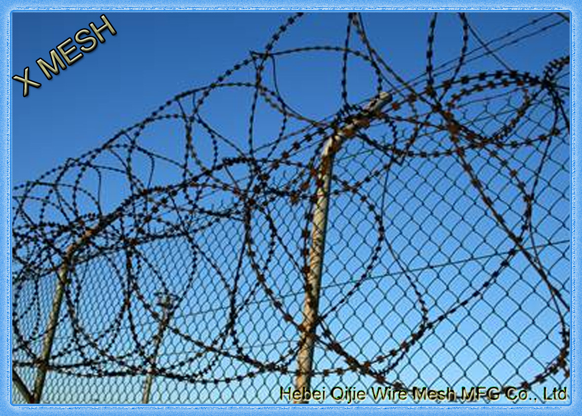 Razor Wire Fence Used with Barbed Wire Together for High Security Fencing