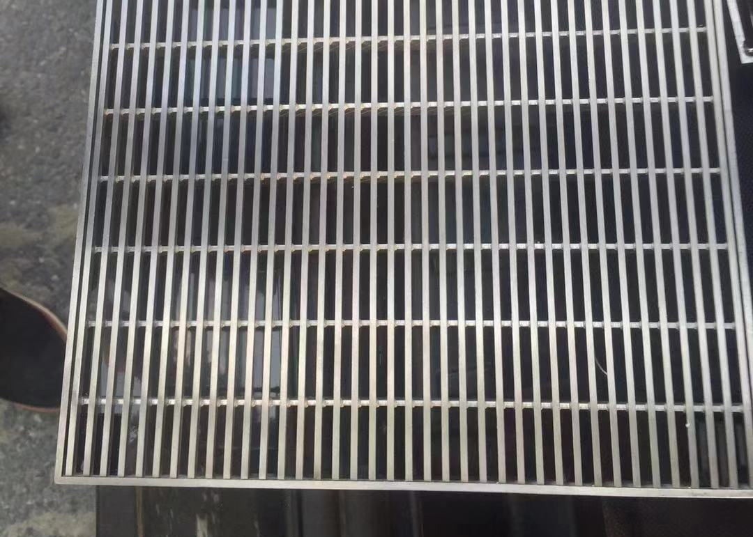 HDG Press Welded Expanded Metal Mesh 2mm Steel Grating For Drainage Channel