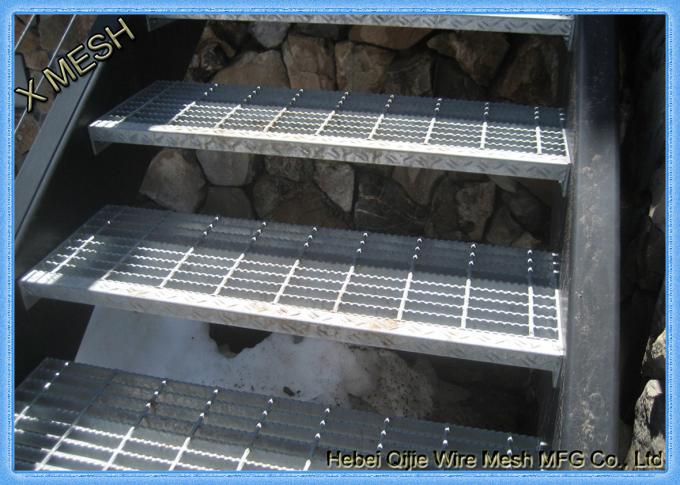 Galvanized Welded Steel Bar Grating Stair Steps Meet DIN 24531 Standard