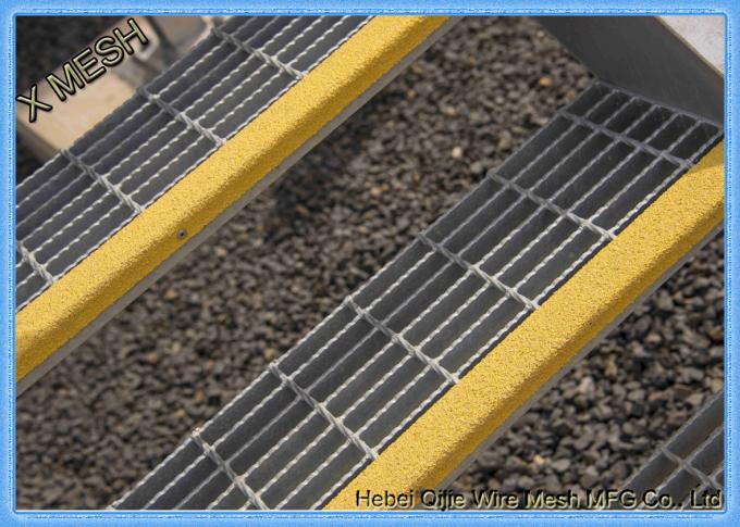 Galvanized Welded Steel Bar Grating Stair Steps Meet DIN 24531 Standard